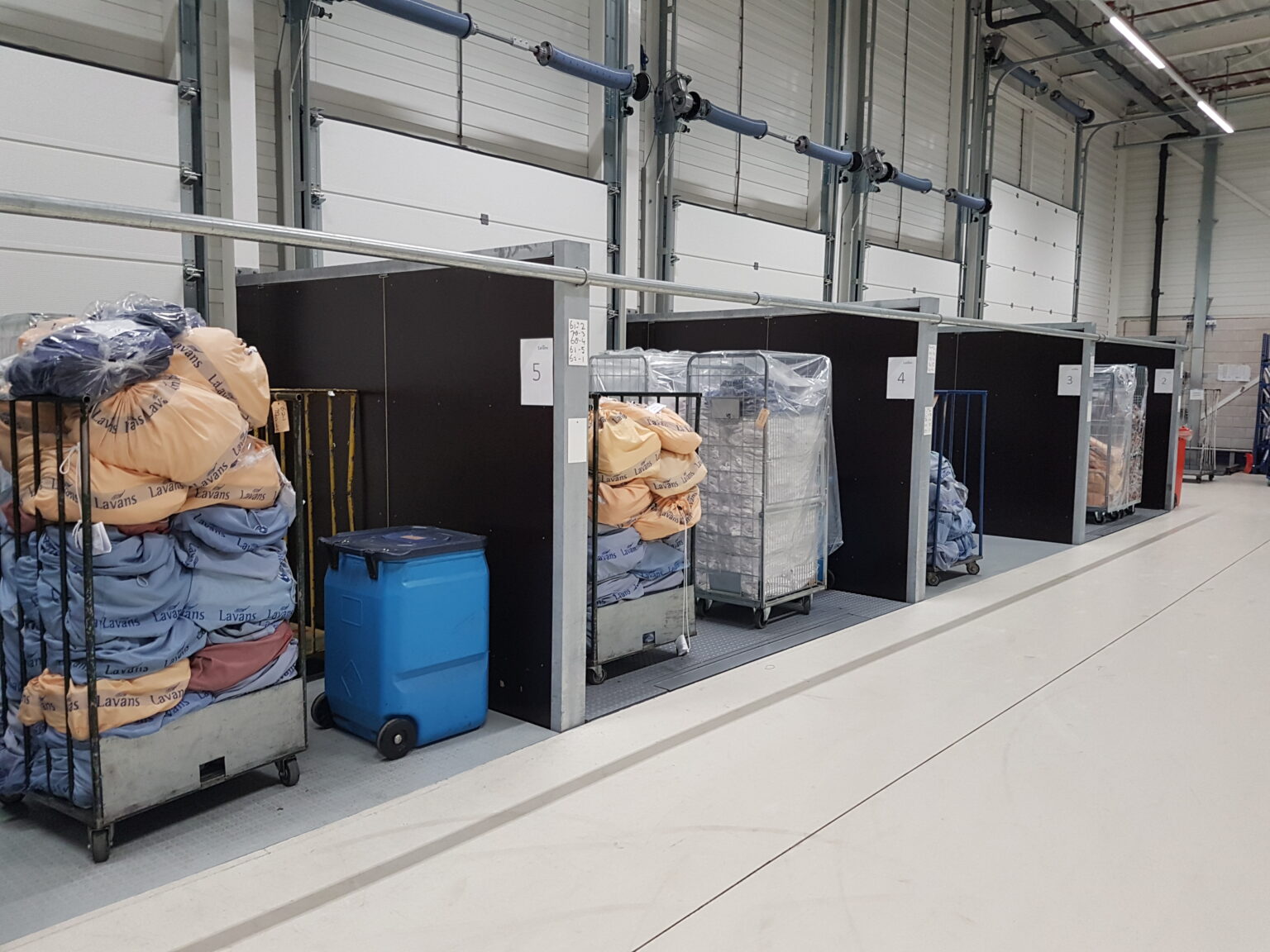 Shark gets a job at state of the art industrial laundry - MoviĜo Robotics